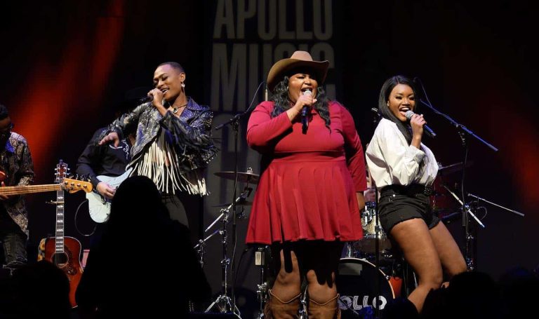 Chapel Hart spreads holiday cheer with first Christmas album and tour ...