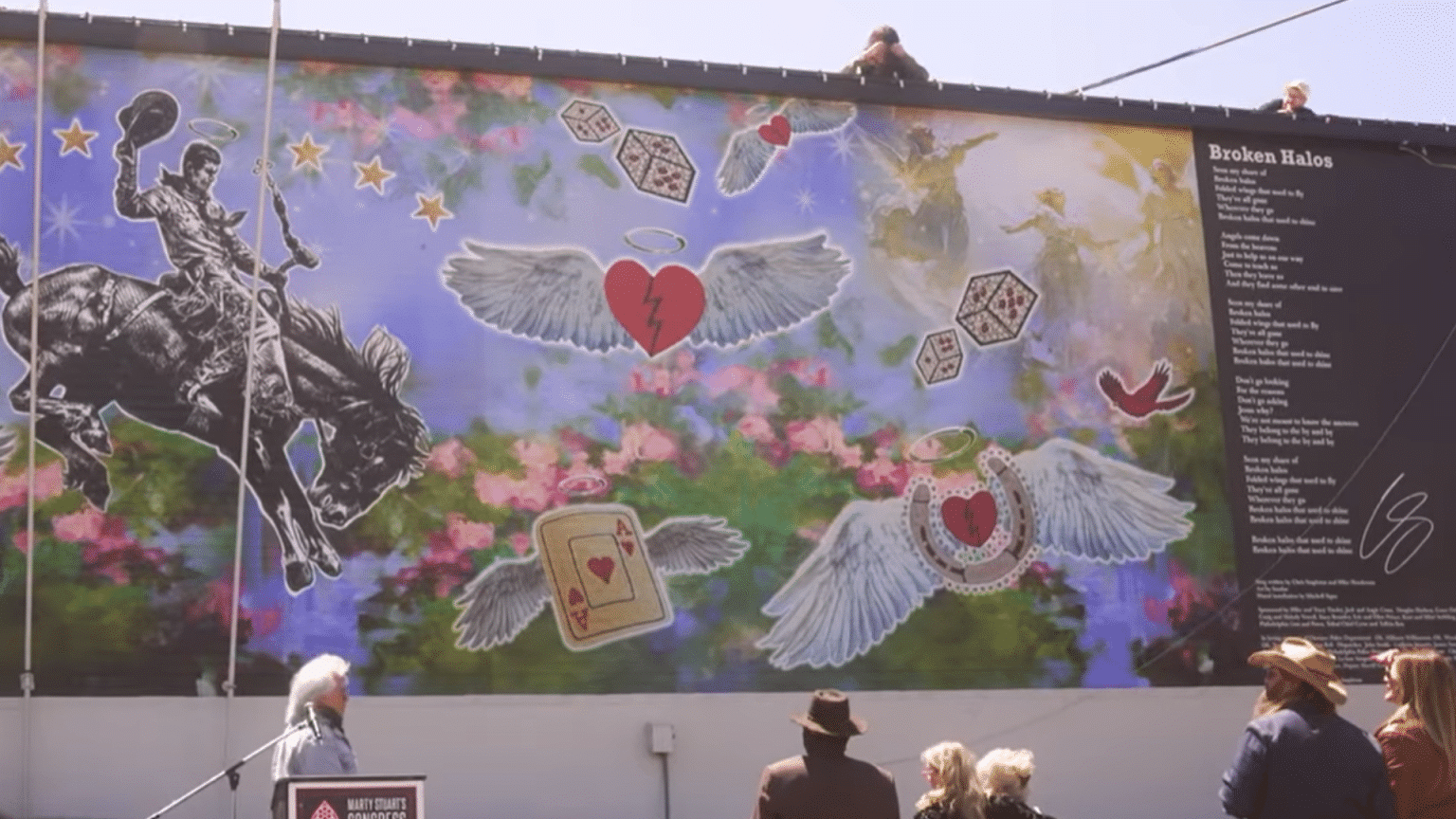 Chris Stapleton on hand to unveil Philadelphia mural honoring fallen ...
