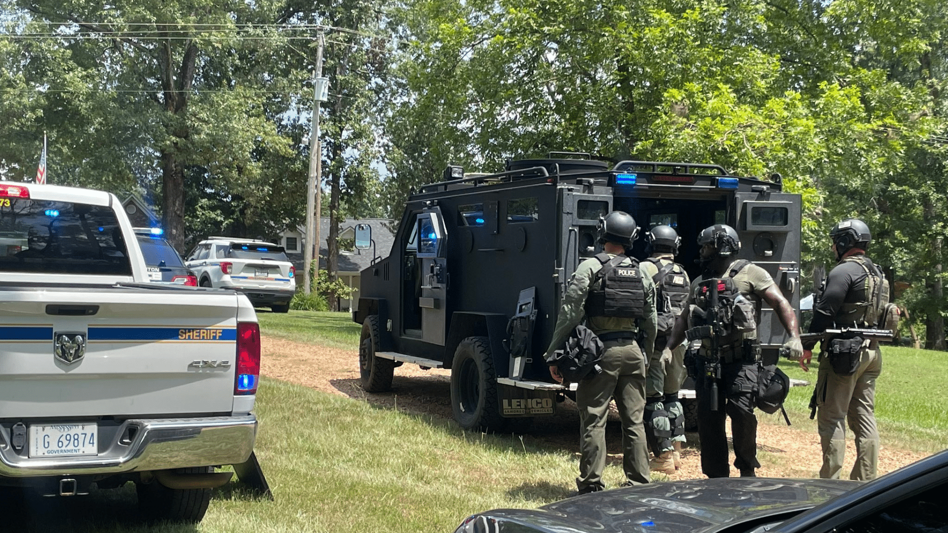 One dead after police standoff in Raymond - SuperTalk Mississippi