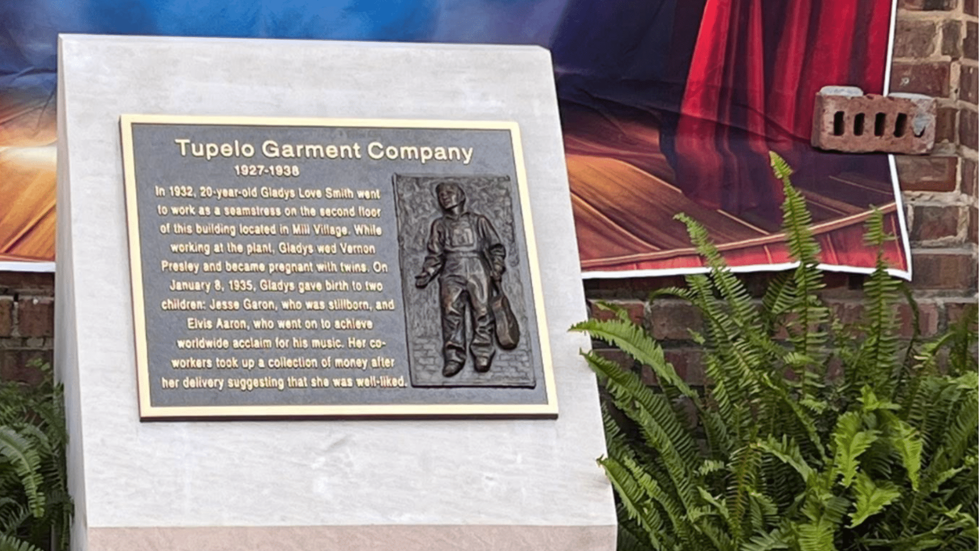 New marker unveiled on Elvis' Tupelo Driving Tour - SuperTalk Mississippi