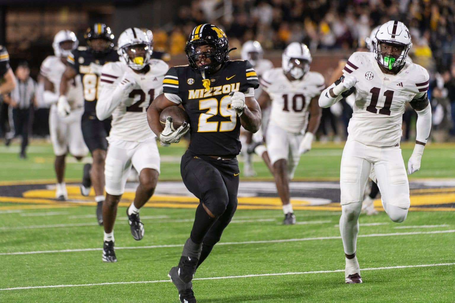 Lawrence County native Ahmad Hardy runs all over Mississippi State, lifting Missouri to 49-27 ...