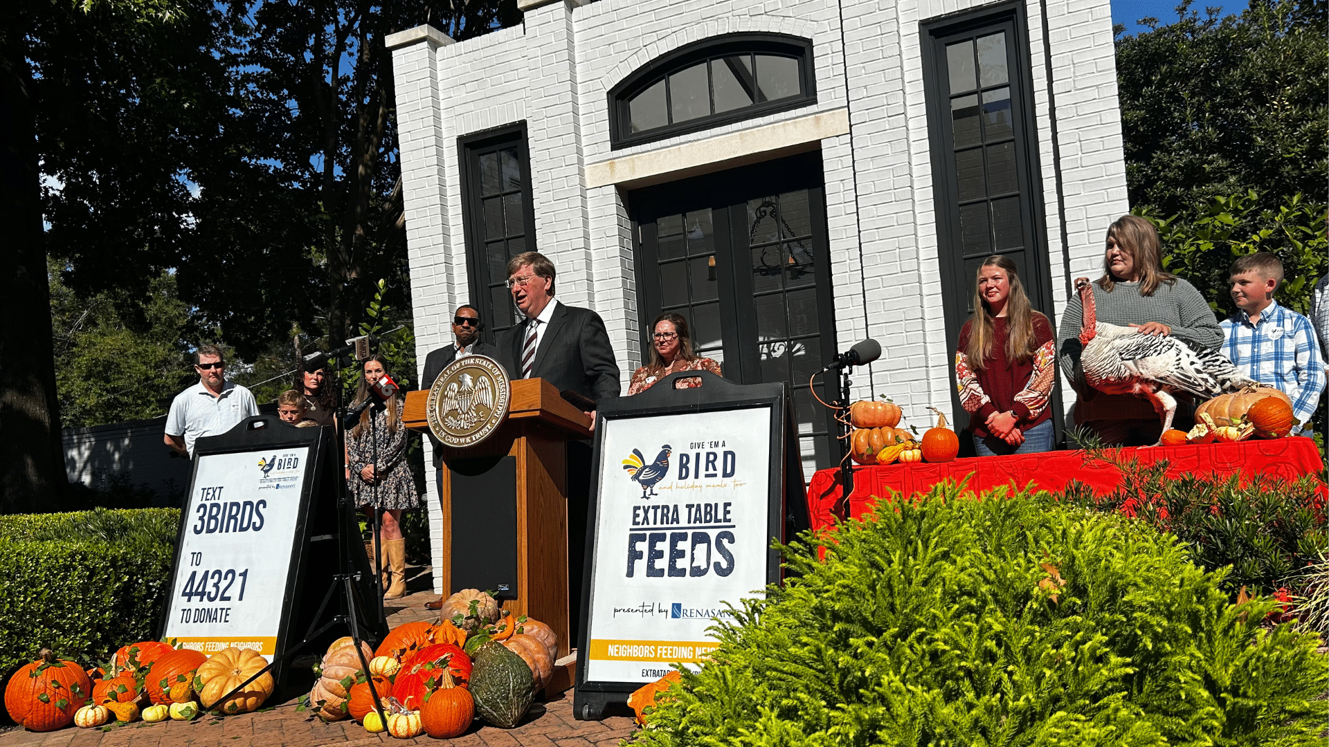 Meet Turkules: Mississippi Gov. Tate Reeves pardons turkey ahead of ...
