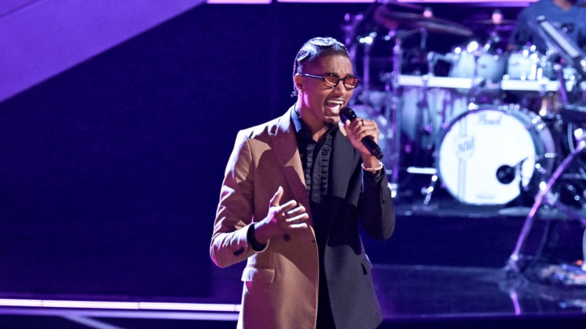 Tutwiler native Mike Steele earns 3-chair turn on ‘The Voice ...
